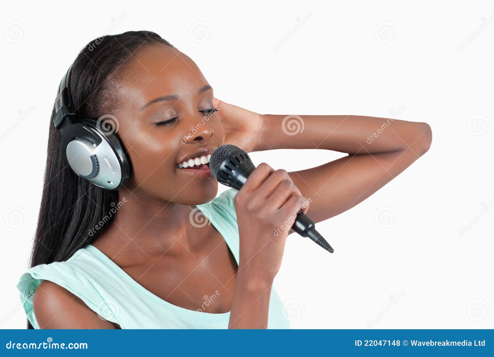 Den Unga Kvinnan Tycker Om Att Sjunga Arkivfoto - Bild av vitt, hörbart ...