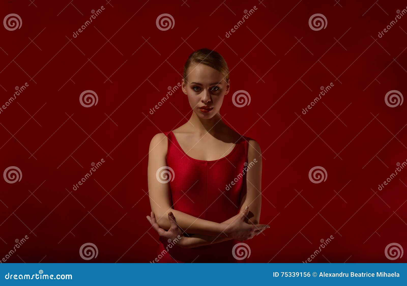 Dencer expresivo hermoso foto de archivo. Imagen de hermoso - 75339156