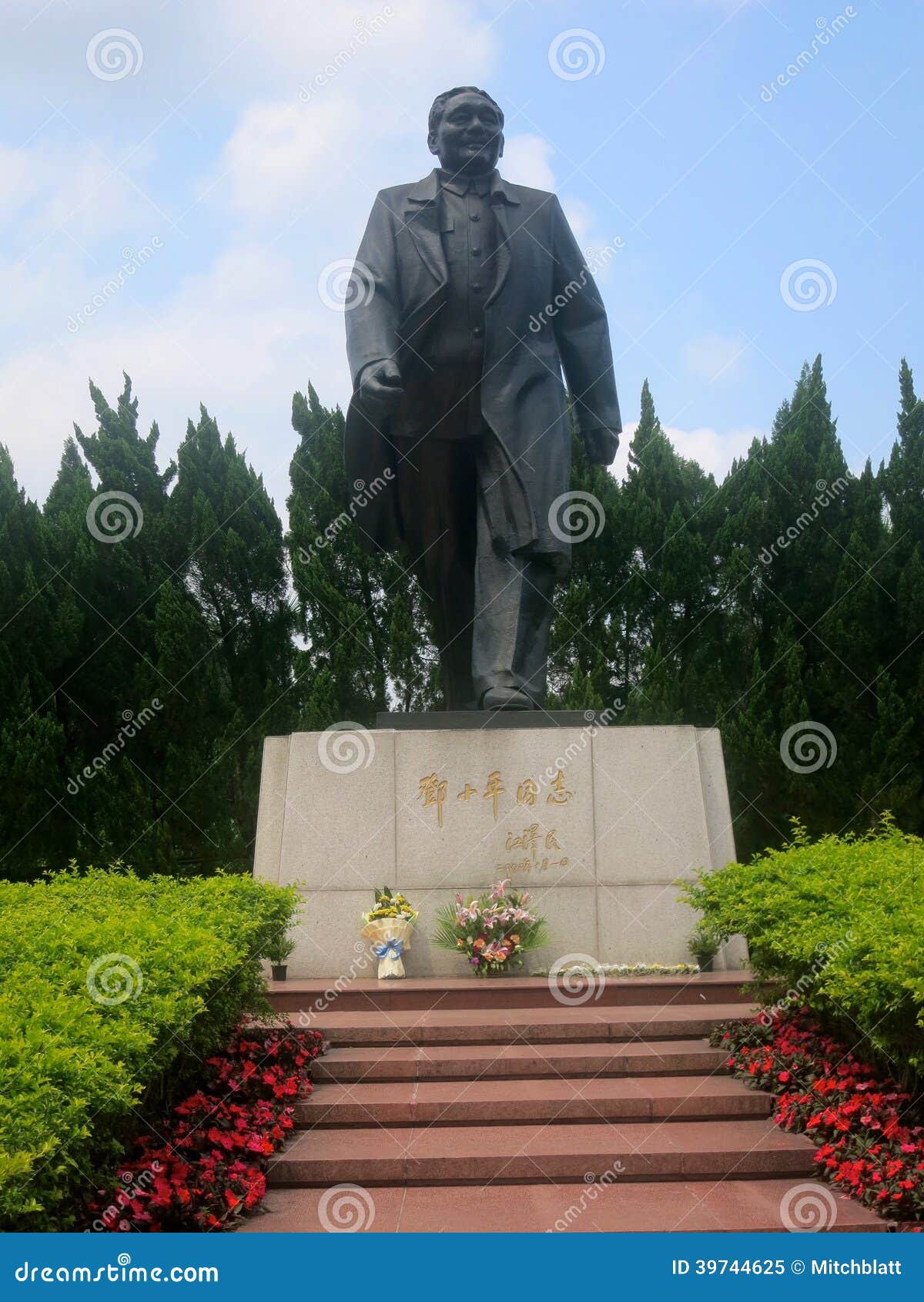 Deng Xiaoping Statue editorial image. Image of economy - 39744625