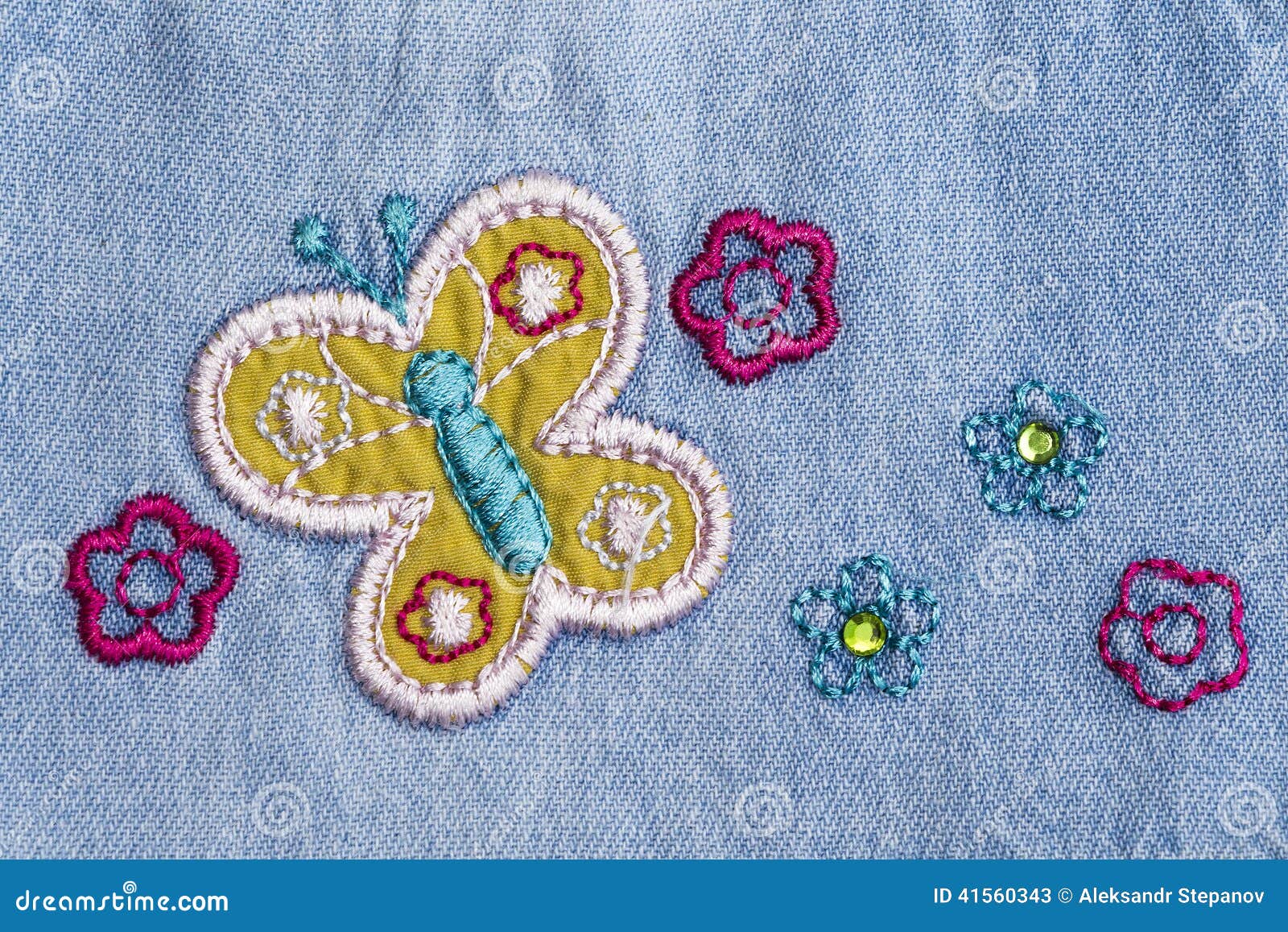 Denim con un ricamo immagine stock. Immagine di jeans - 41560343