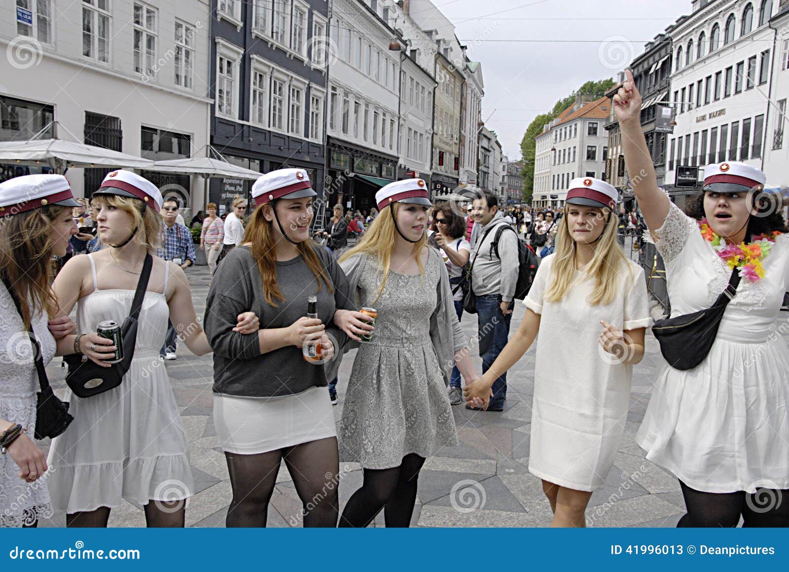 DENMARK_students viert redactionele stock foto. Image of frisdrank ...