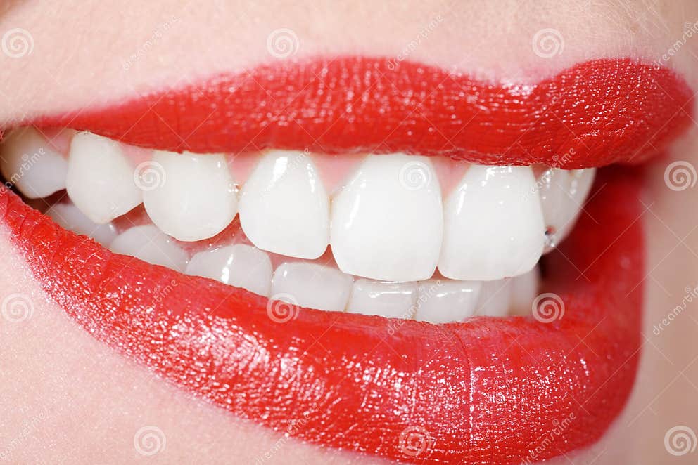 Dent de blanc de bouche image stock. Image du dentaire - 39468685