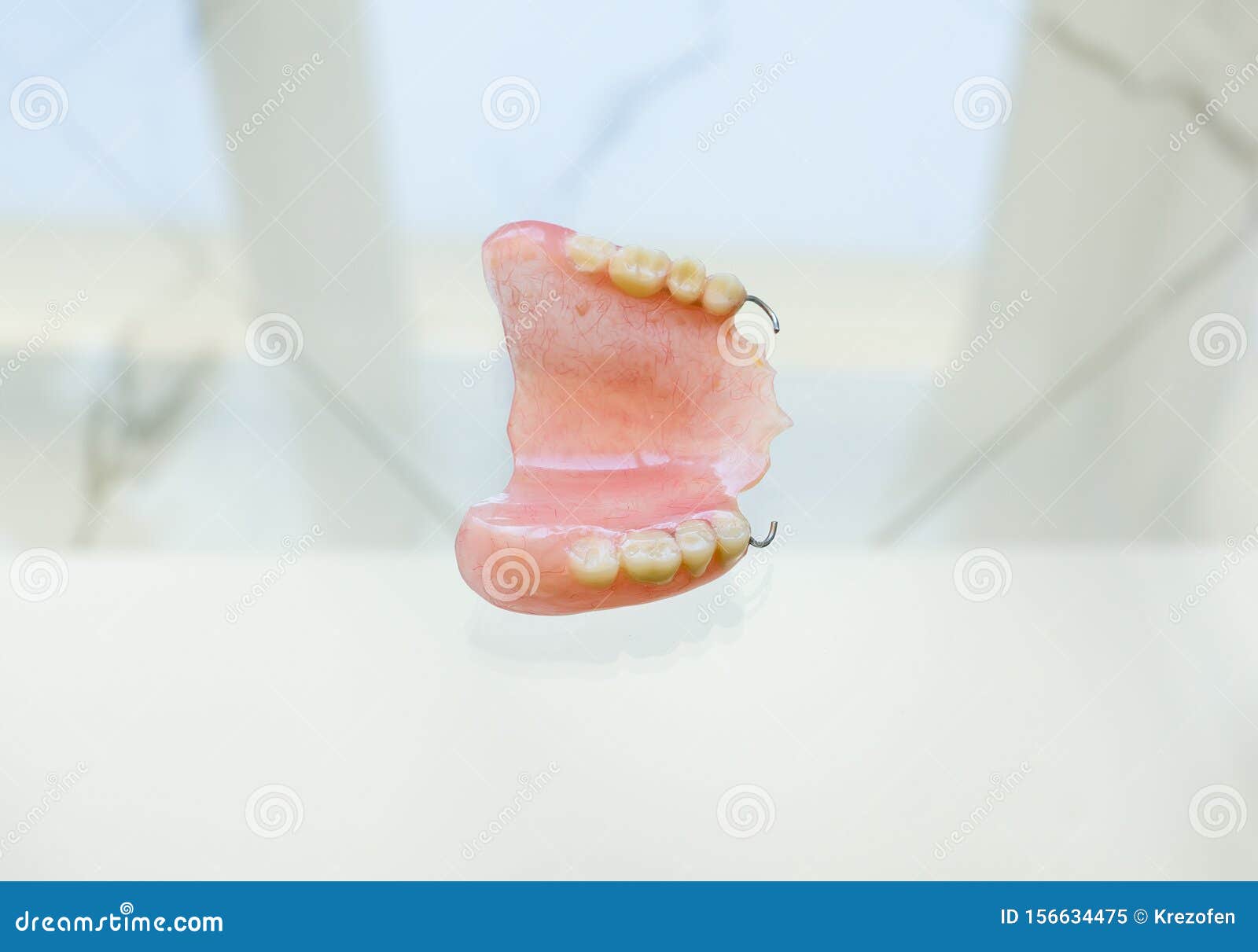Dentadura de placa parcial imagen de archivo. Imagen de cristal - 156634475