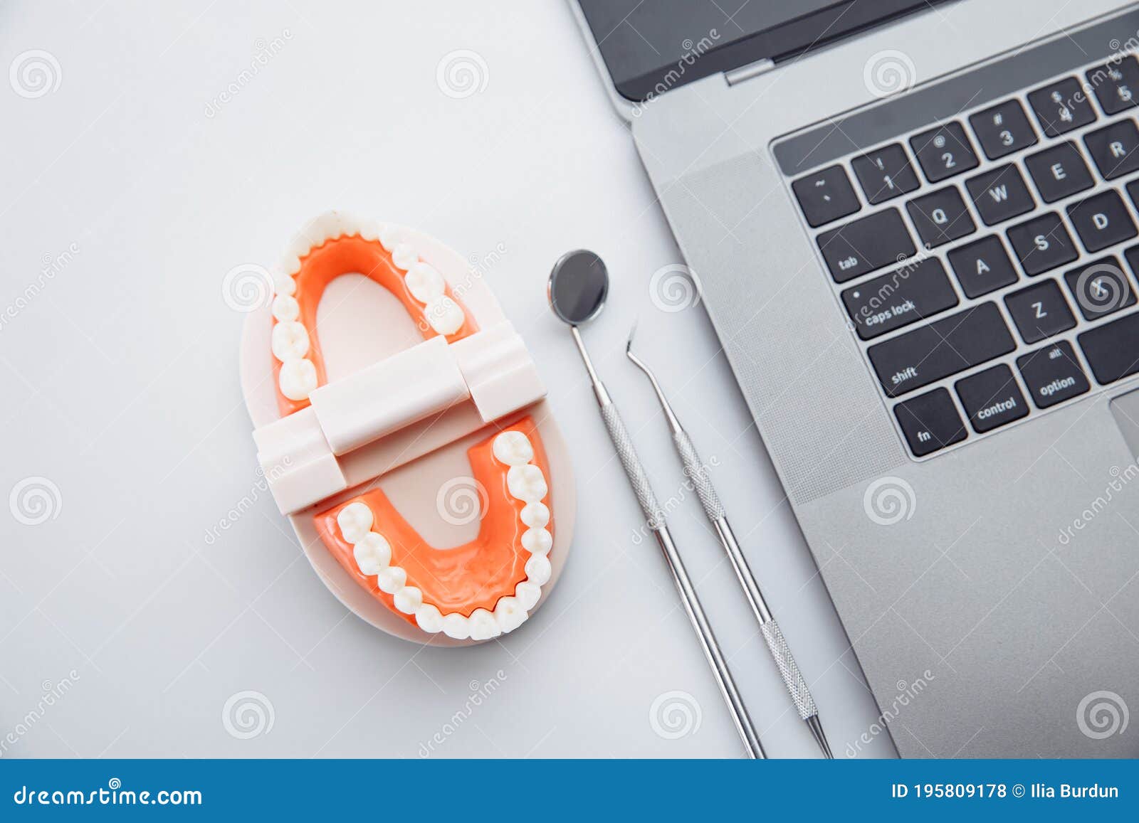 Dental Care Concept. Healthy Tooth Model with Dentist Tool on the Table ...
