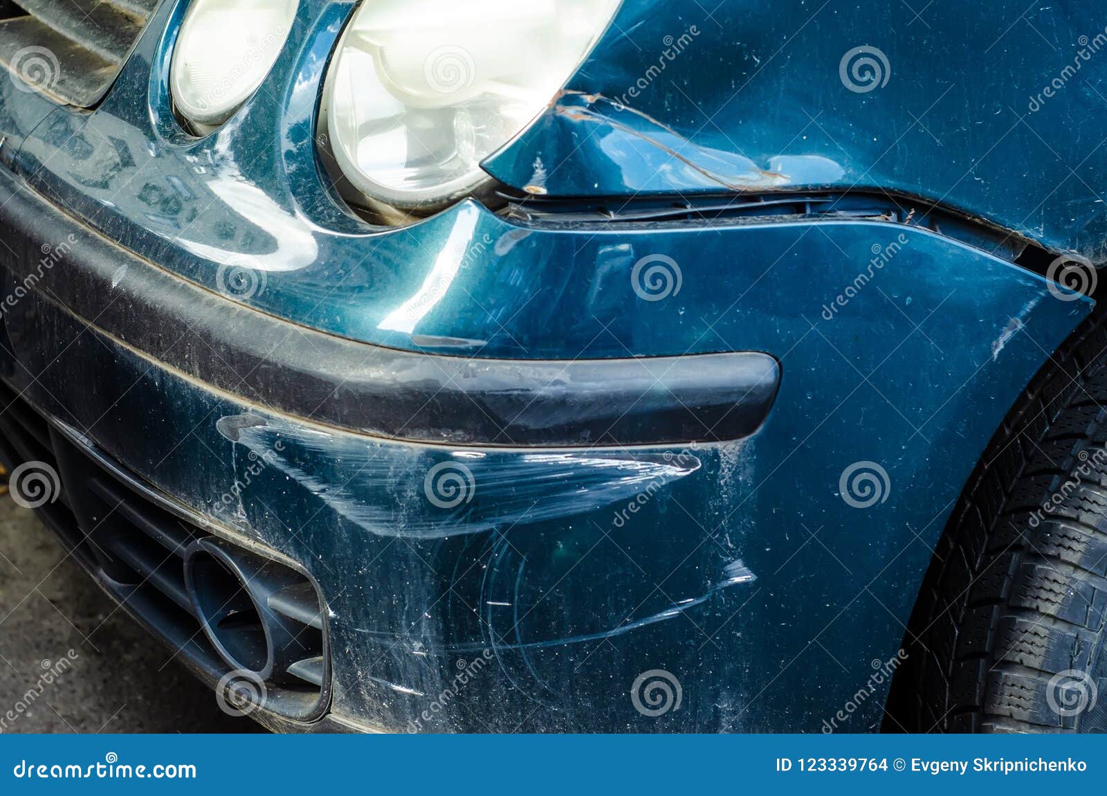Dented wing and bumper stock photo. Image of black, city - 123339764