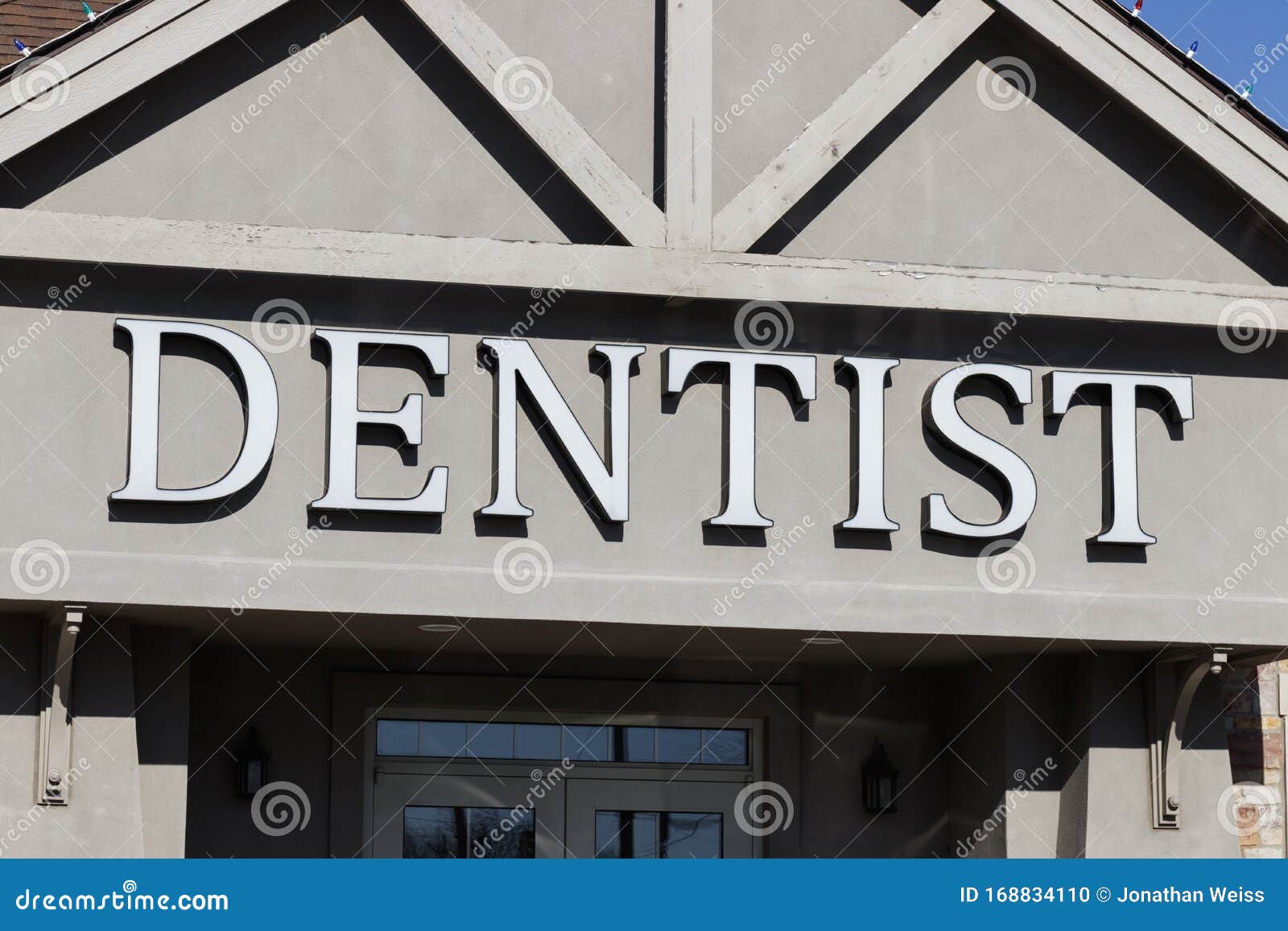Dentist Signage Office Exterior Stock Photo - Image of dentistry, teeth ...
