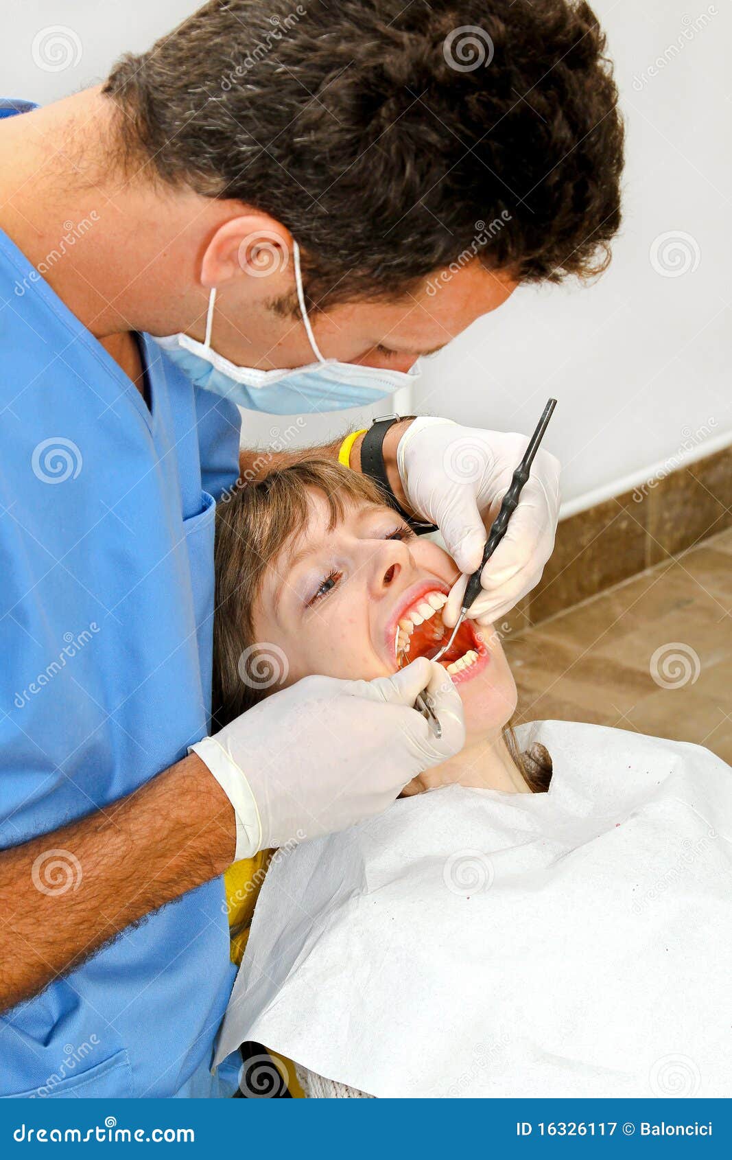 Dentist at work stock image. Image of treatment, medicine - 16326117
