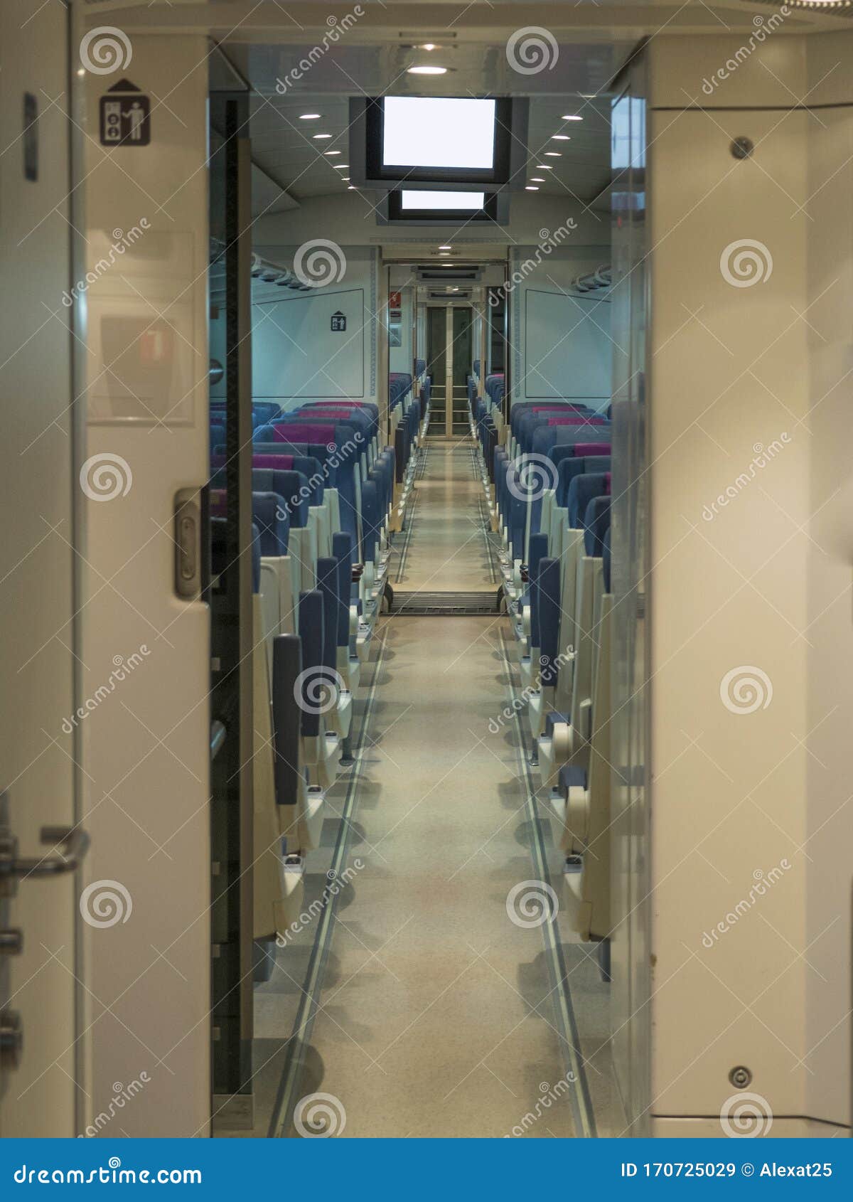 Dentro de um comboio imagem de stock. Imagem de ninguém - 170725029