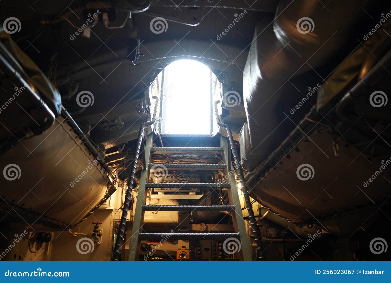 Dentro De Um Navio De Guerra Militar Imagem de Stock - Imagem de ...