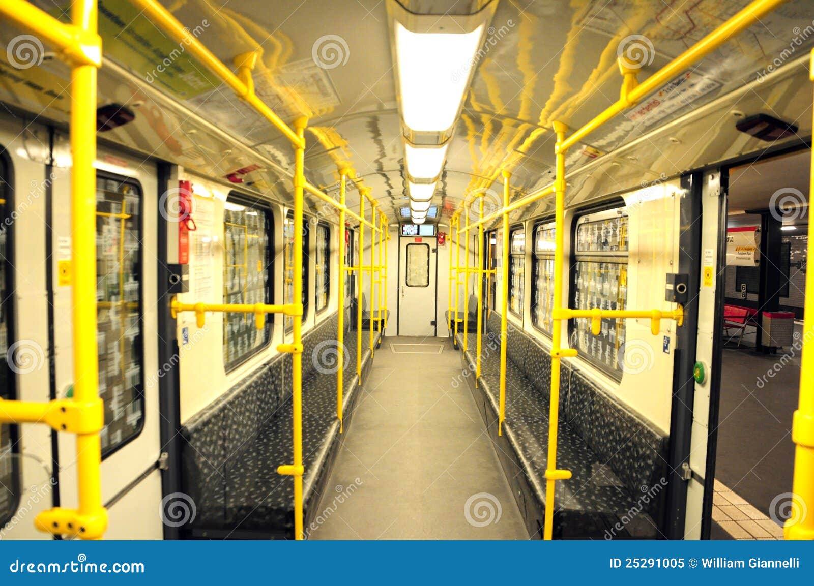 Dentro del metro de Berlín imagen editorial. Imagen de alemania - 25291005