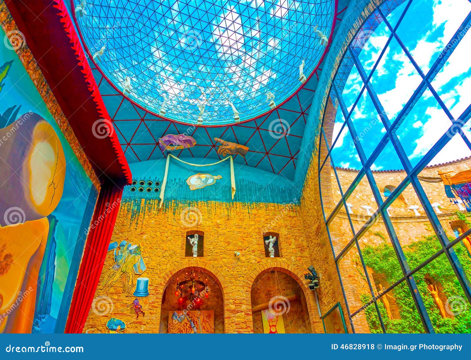 Dentro del museo de Dali foto de archivo editorial. Imagen de artista ...