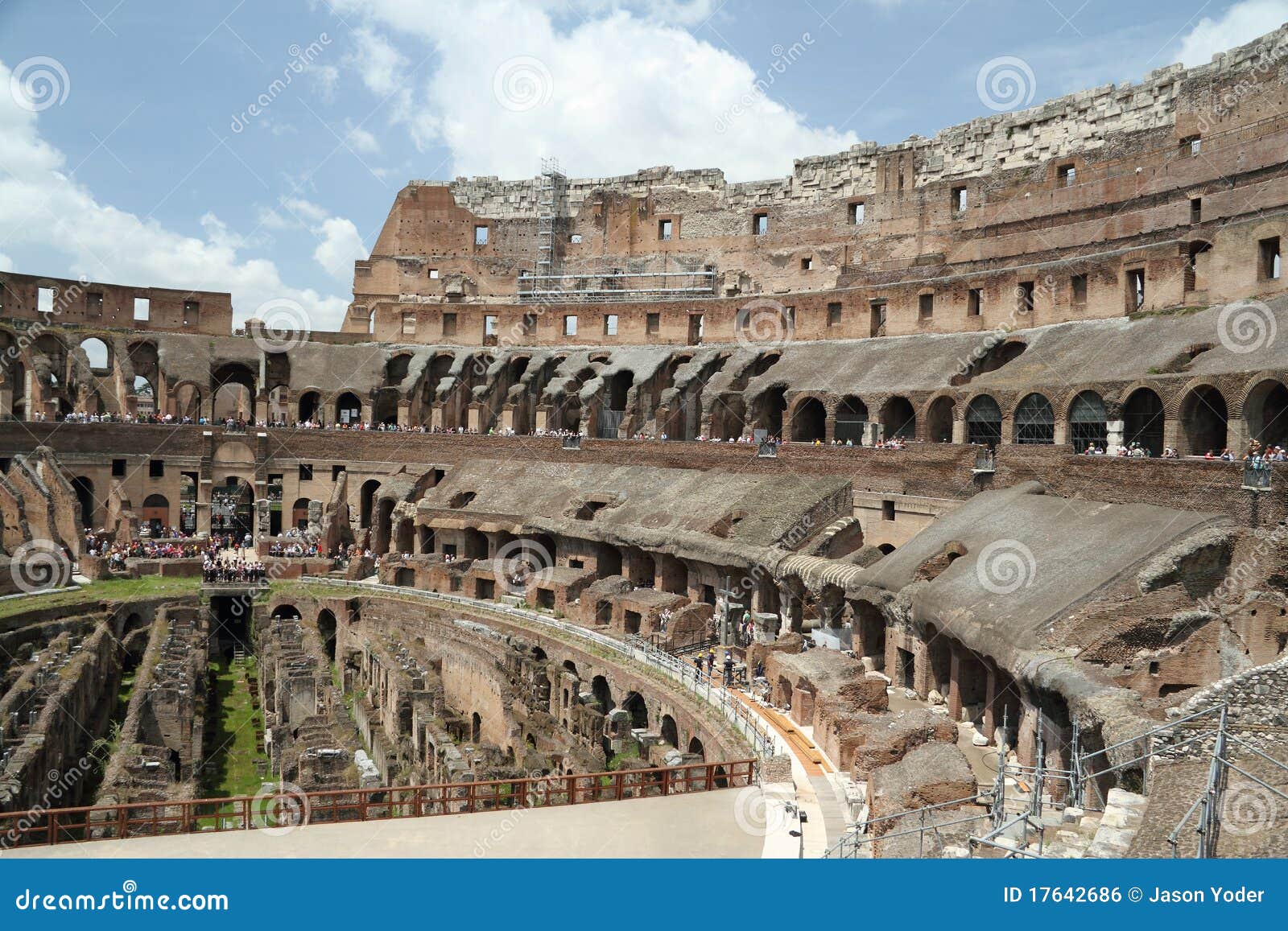 Dentro do coliseu romano foto de stock. Imagem de antigo - 17642686