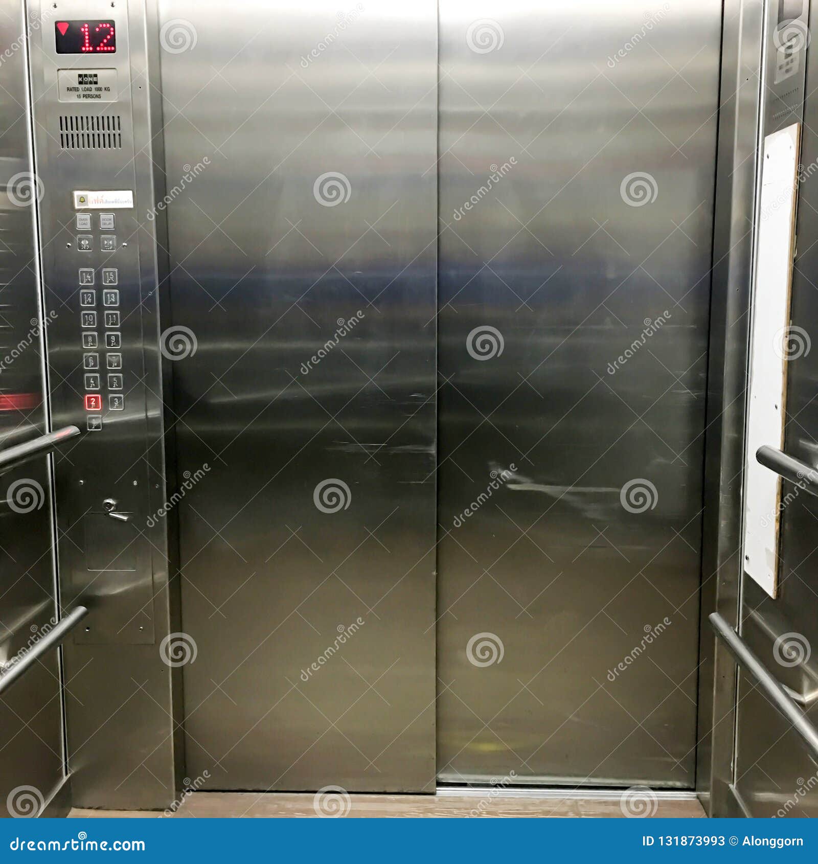 Dentro do elevador imagem de stock. Imagem de pessoa - 131873993