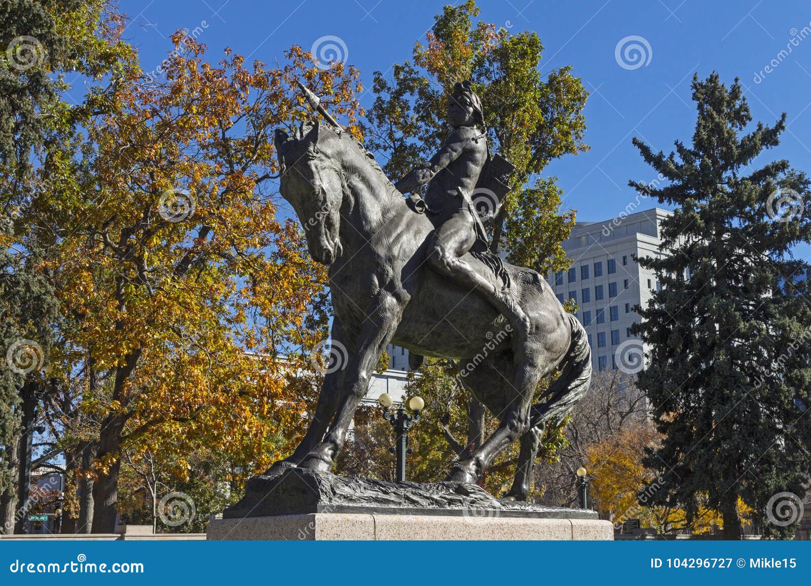 Denver Colorado Statue editorial photography. Image of tree - 104296727