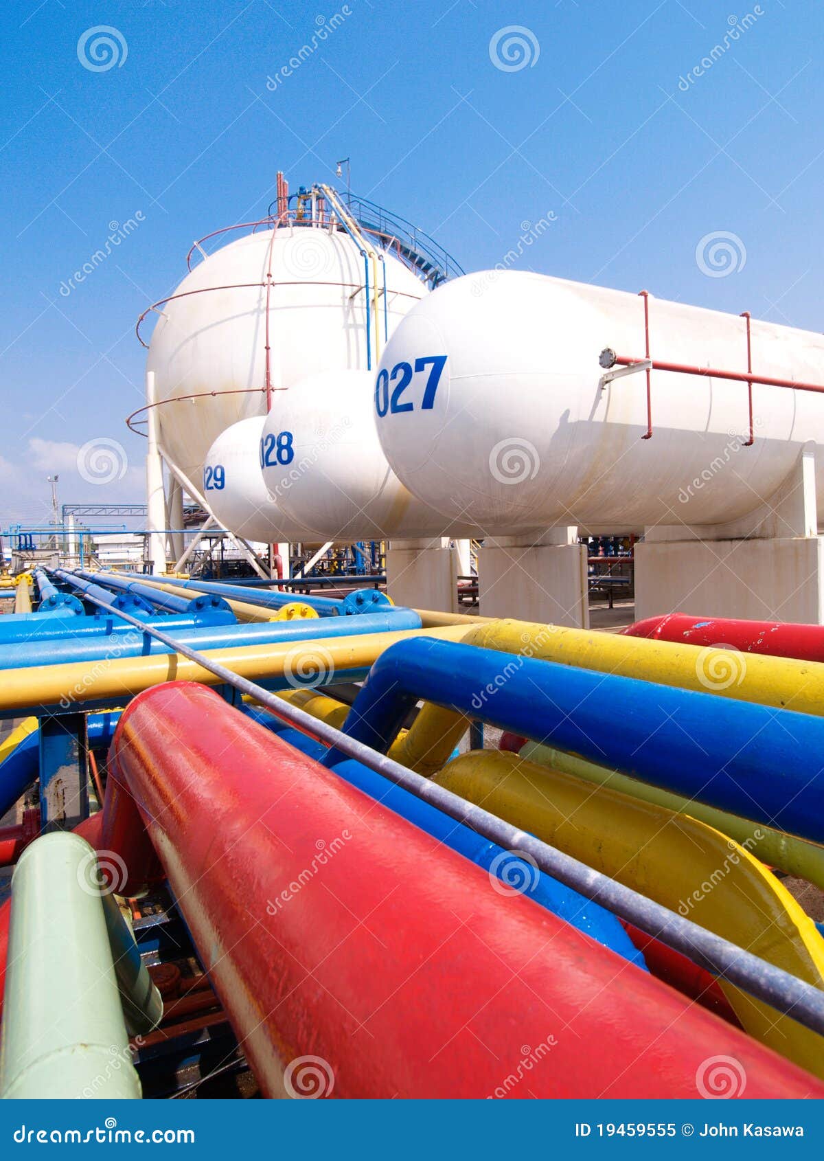 Depósitos De Gas Del Almacenaje Imagen de archivo - Imagen de propano ...