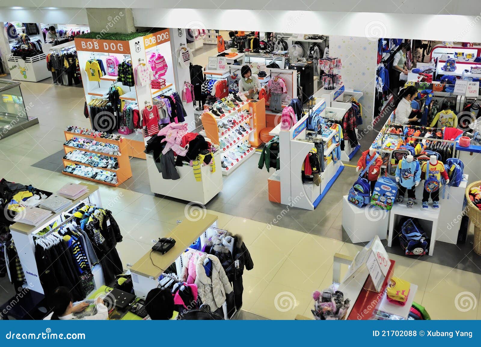 Departamento Colorido De La Ropa Foto de archivo editorial - Imagen de ...