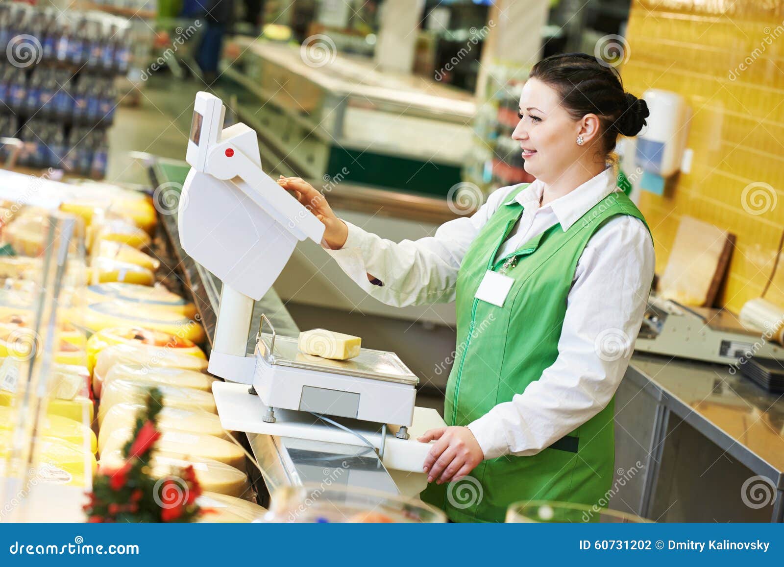 Dependienta En Tienda Del Supermercado Foto de archivo - Imagen de ...