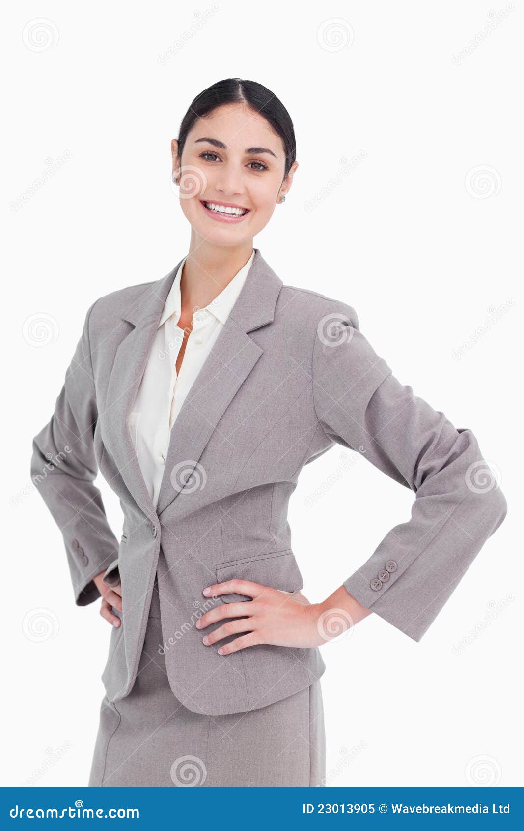 Dependienta Sonriente Con Las Manos En Su Cadera Imagen de archivo ...