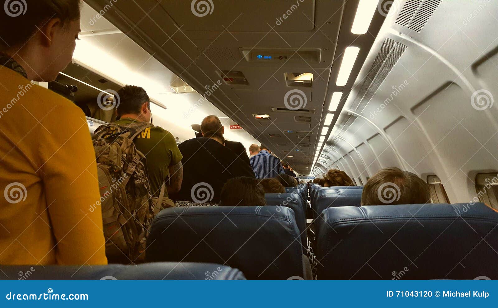 Deplaning editorial image. Image of long, people, leaving - 71043120