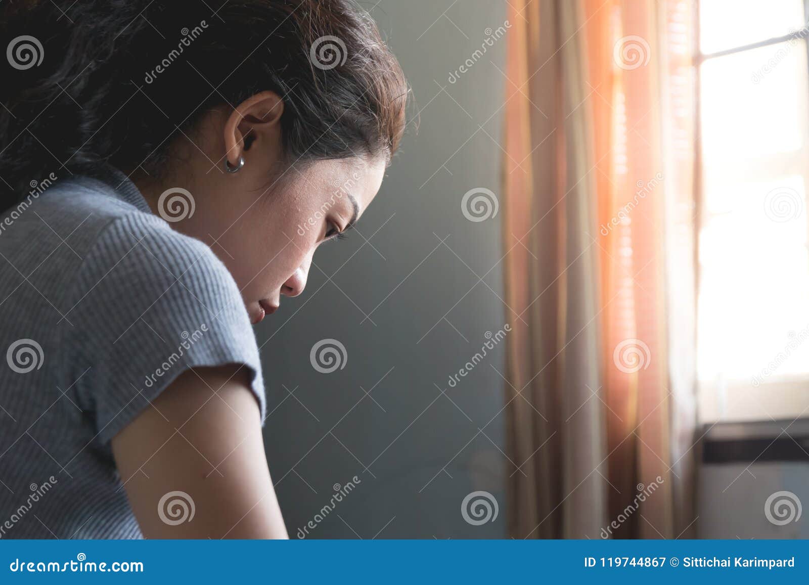 Depressione immagine stock. Immagine di solitario, solitudine - 119744867