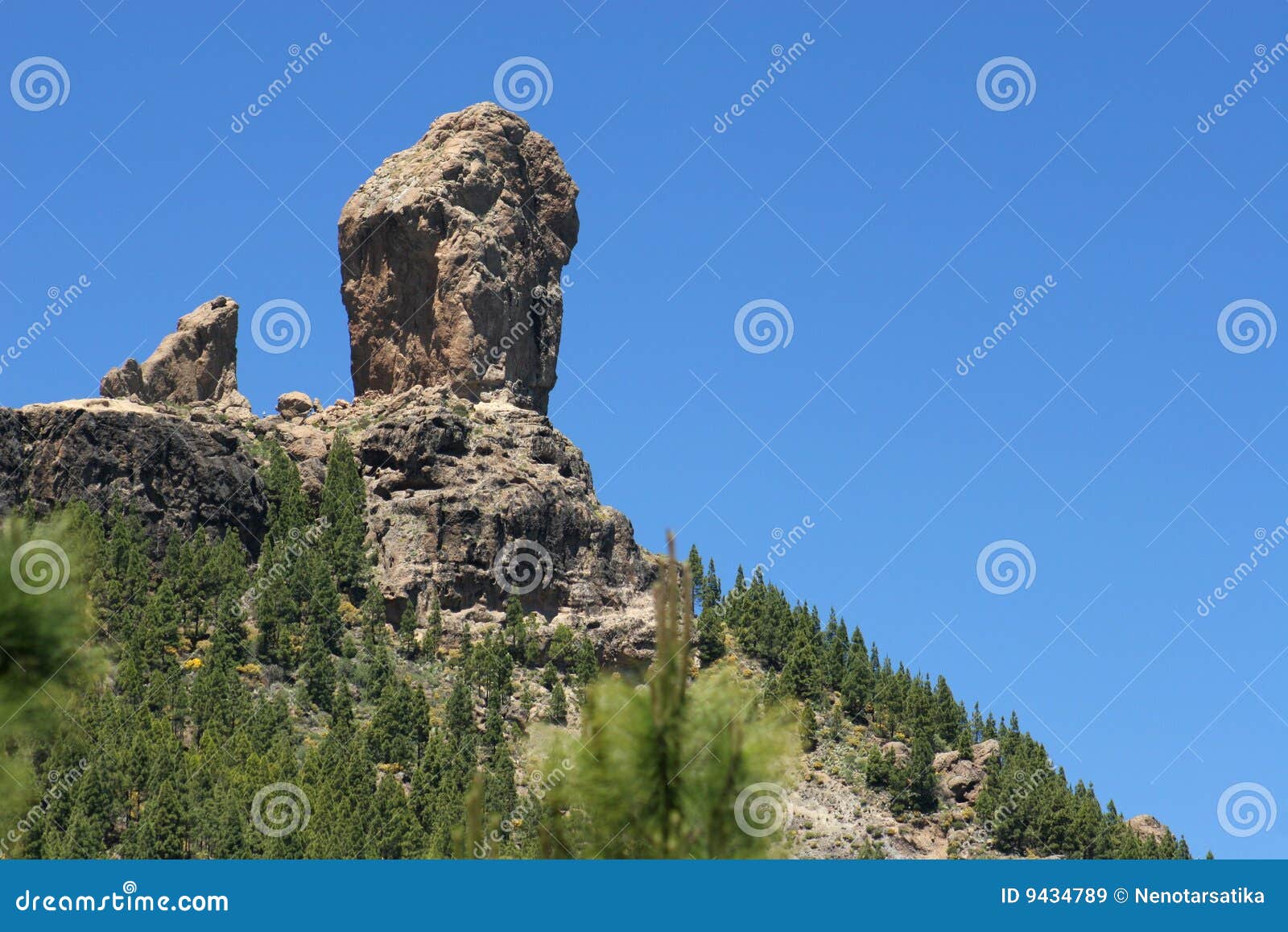 Der Felsen stockbild. Bild von himmel, inseln, schichten - 9434789