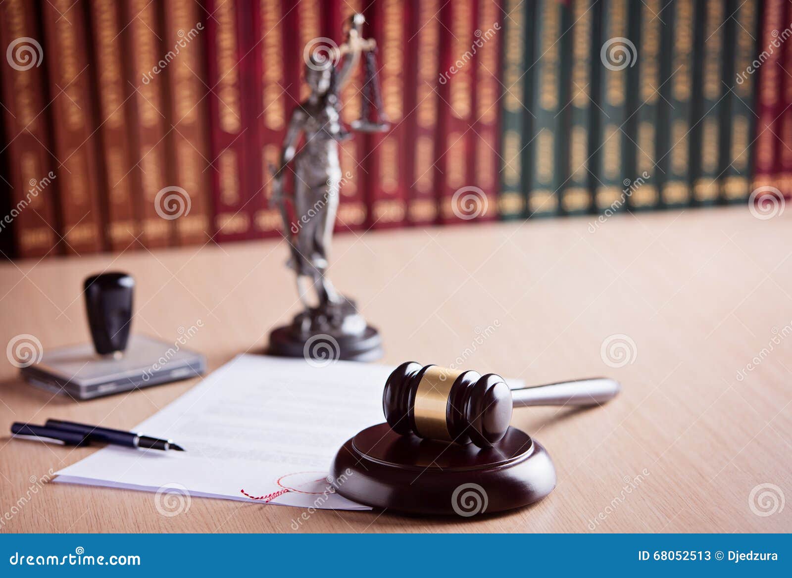 Der Hammer Des Gerichts-Richters Stockbild - Bild von gesetzgebung ...