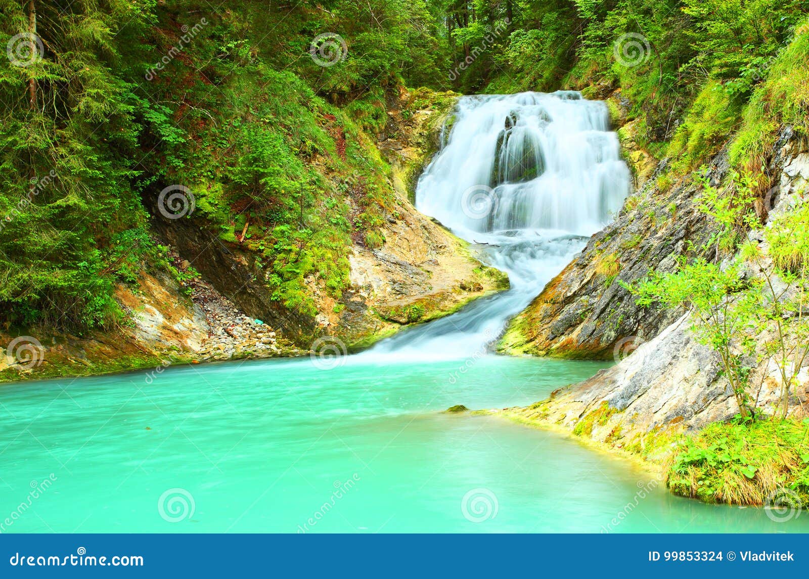 Der Isar-Fluss stockfoto. Bild von nave, deutschland - 99853324