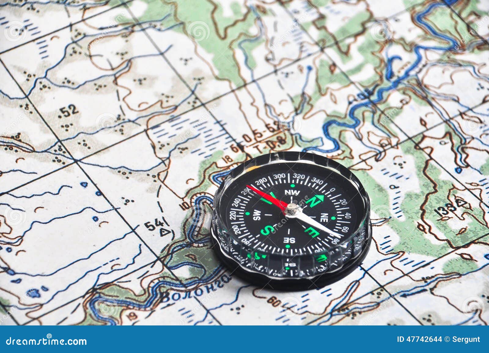 Der Kompass auf Karte stockfoto. Bild von nachrichten - 47742644