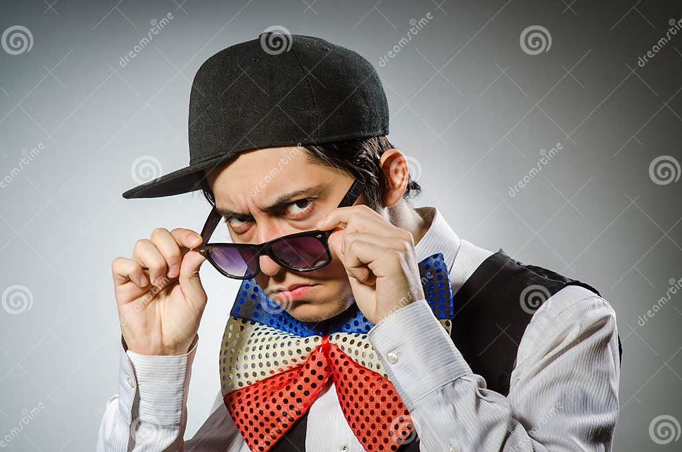 Der Lustige Mann Mit Riesiger Fliege Stockbild - Bild von zorn, kerl ...