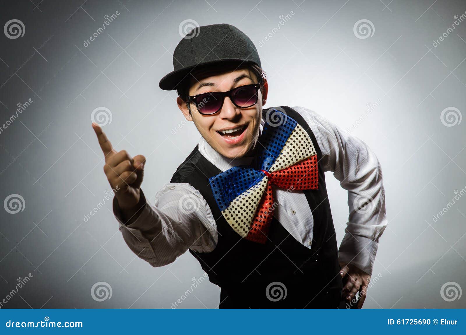 Der Lustige Mann Mit Riesiger Fliege Stockfoto - Bild von baseball ...