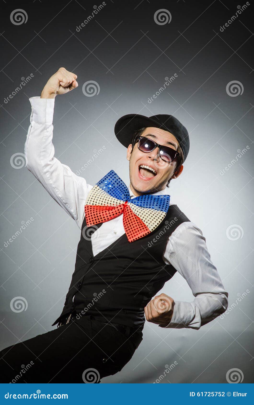 Der Lustige Mann Mit Riesiger Fliege Stockfoto - Bild von streber ...