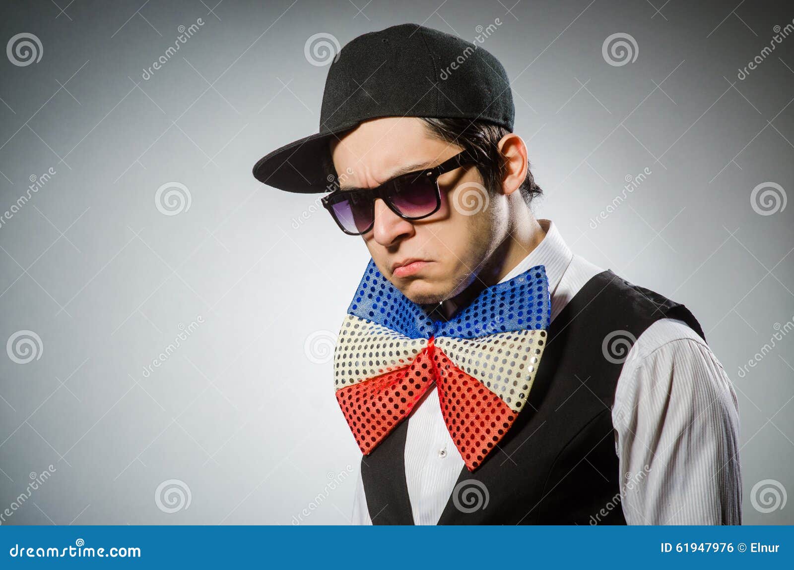 Der Lustige Mann Mit Riesiger Fliege Stockfoto - Bild von gereizt ...