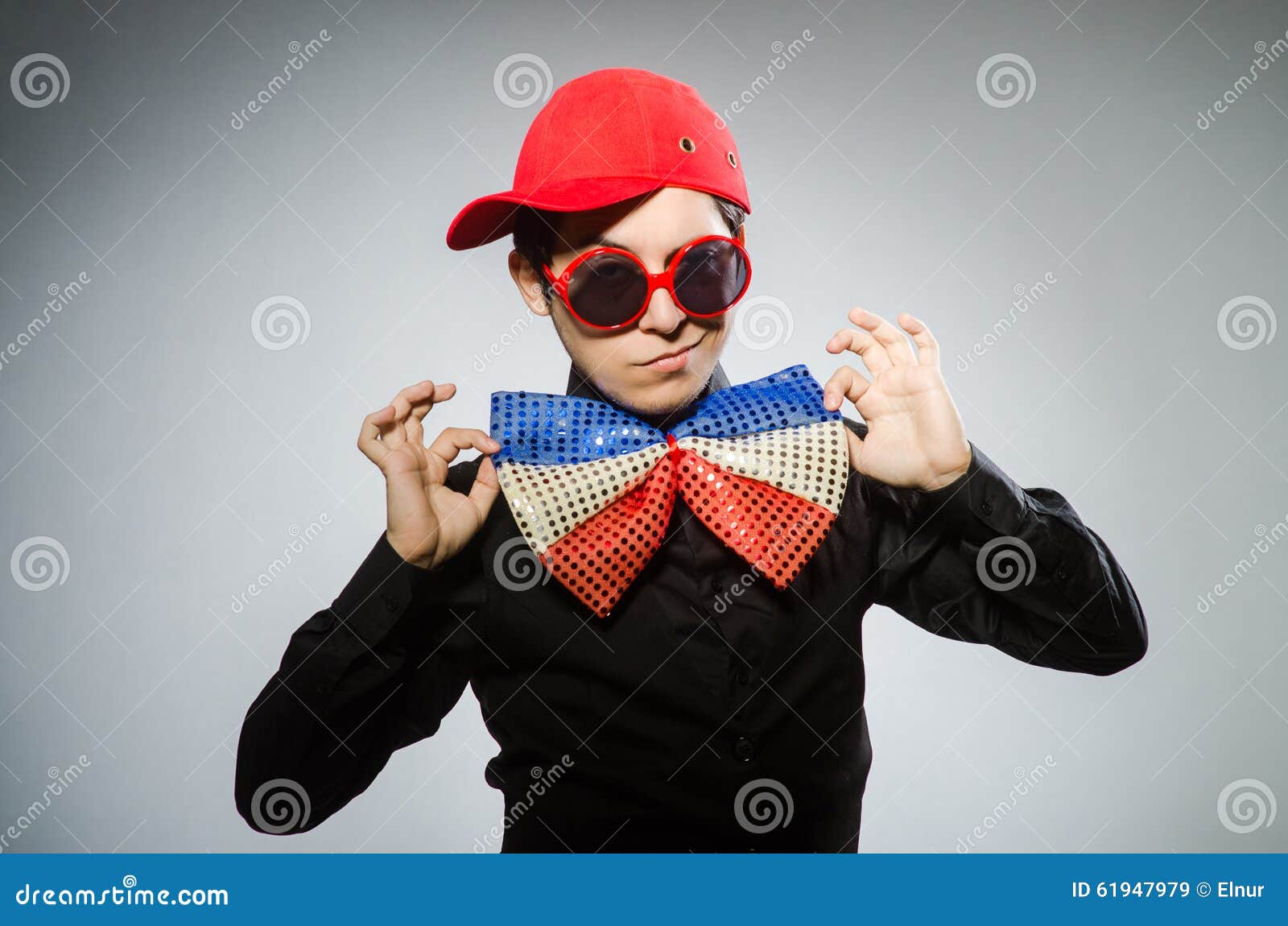 Der Lustige Mann Mit Riesiger Fliege Stockbild - Bild von gläser, nett ...