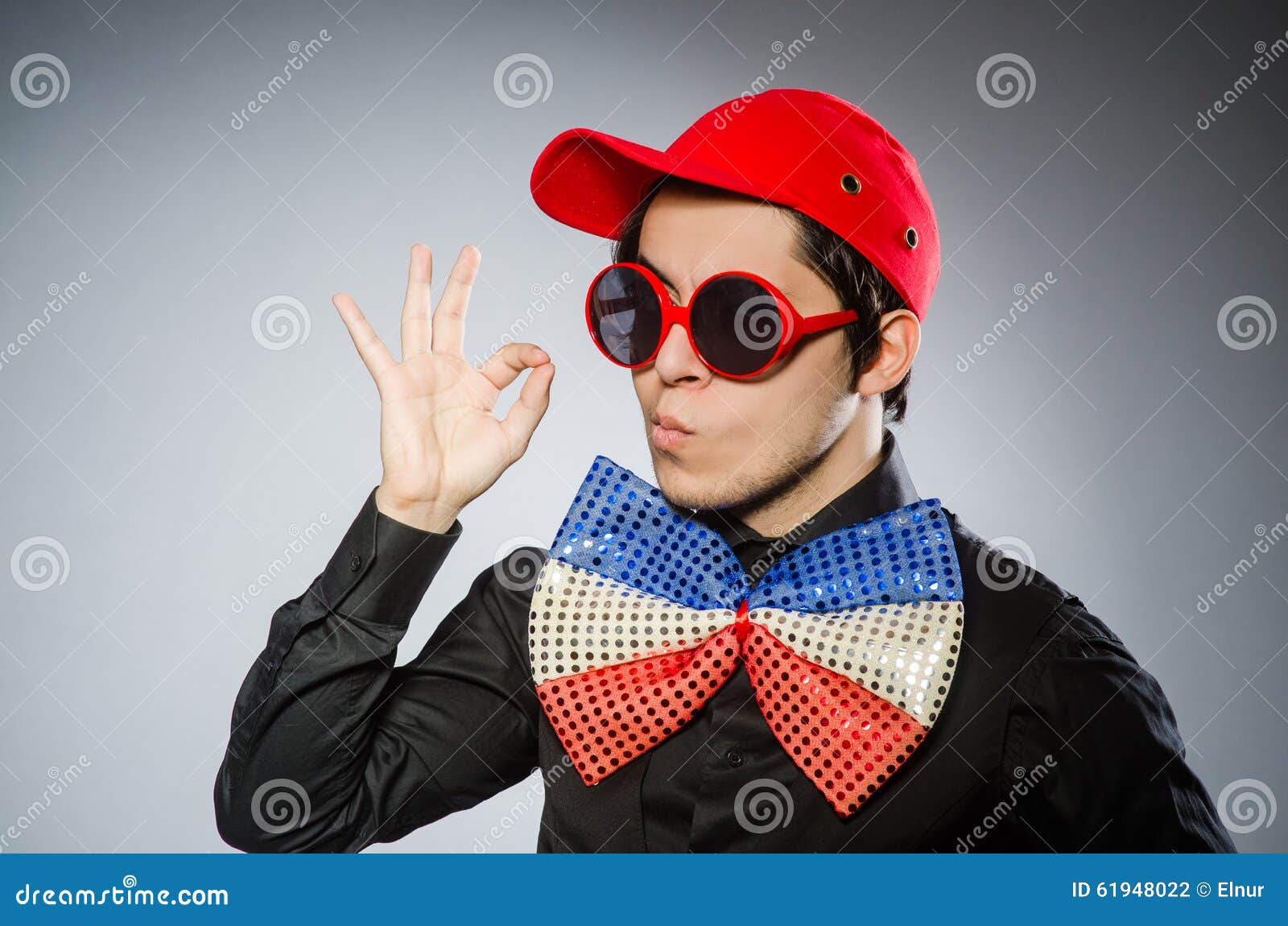 Der Lustige Mann Mit Riesiger Fliege Stockfoto - Bild von gleichheit ...