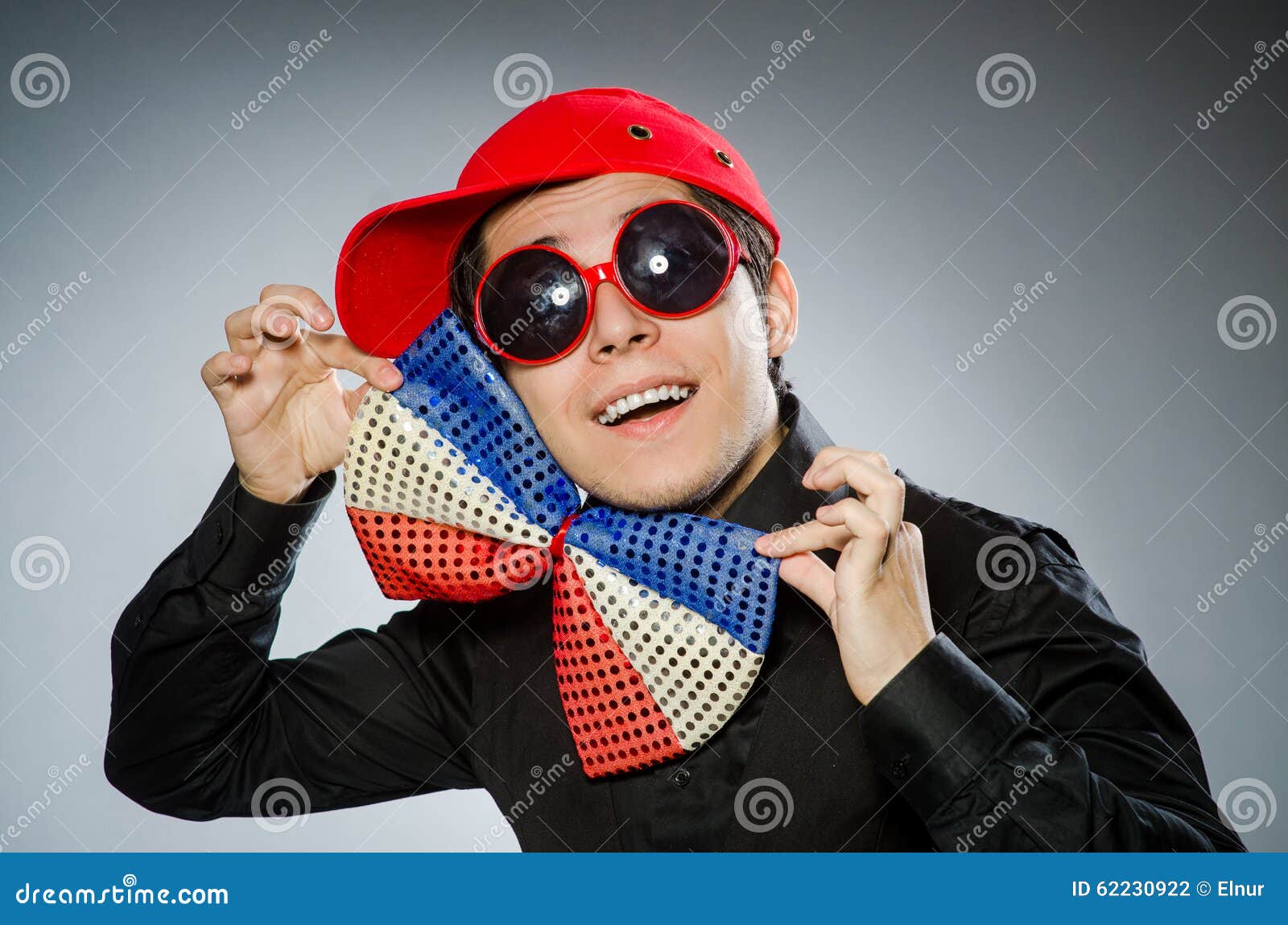 Der Lustige Mann Mit Riesiger Fliege Stockfoto - Bild von kerl ...