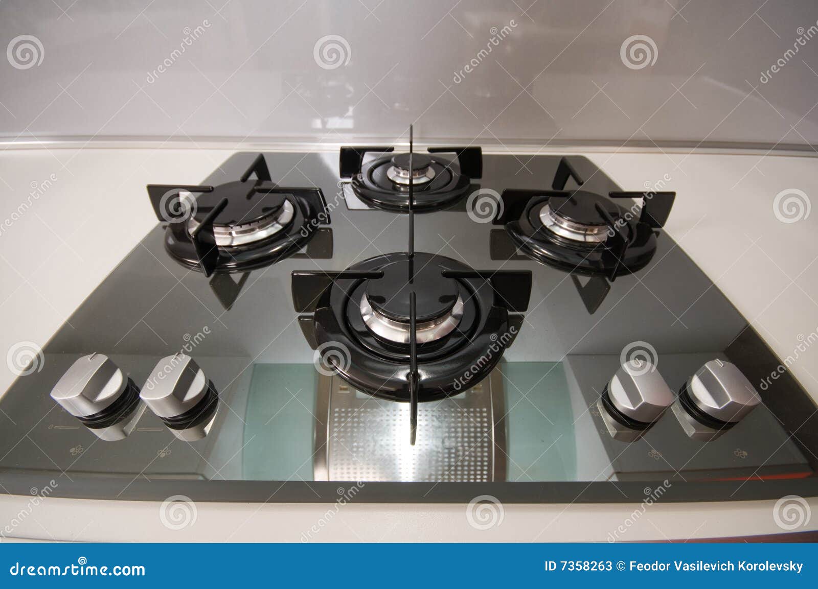 Der moderne Gasofen. stockbild. Bild von steuerung, mode - 7358263