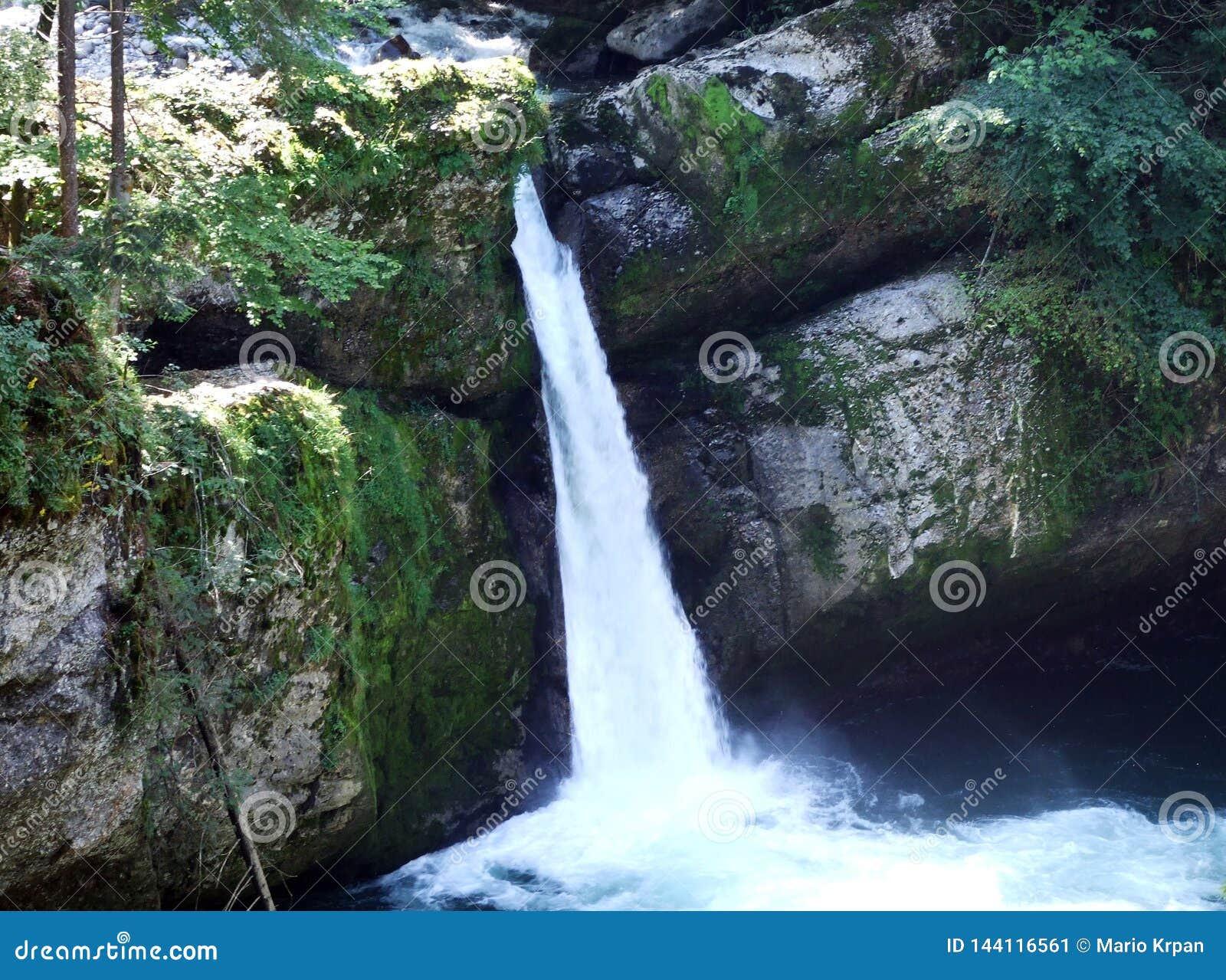 Der Obere Wasserfall Giessenfall Oder Wasserfall Der Obere Giessenfall ...