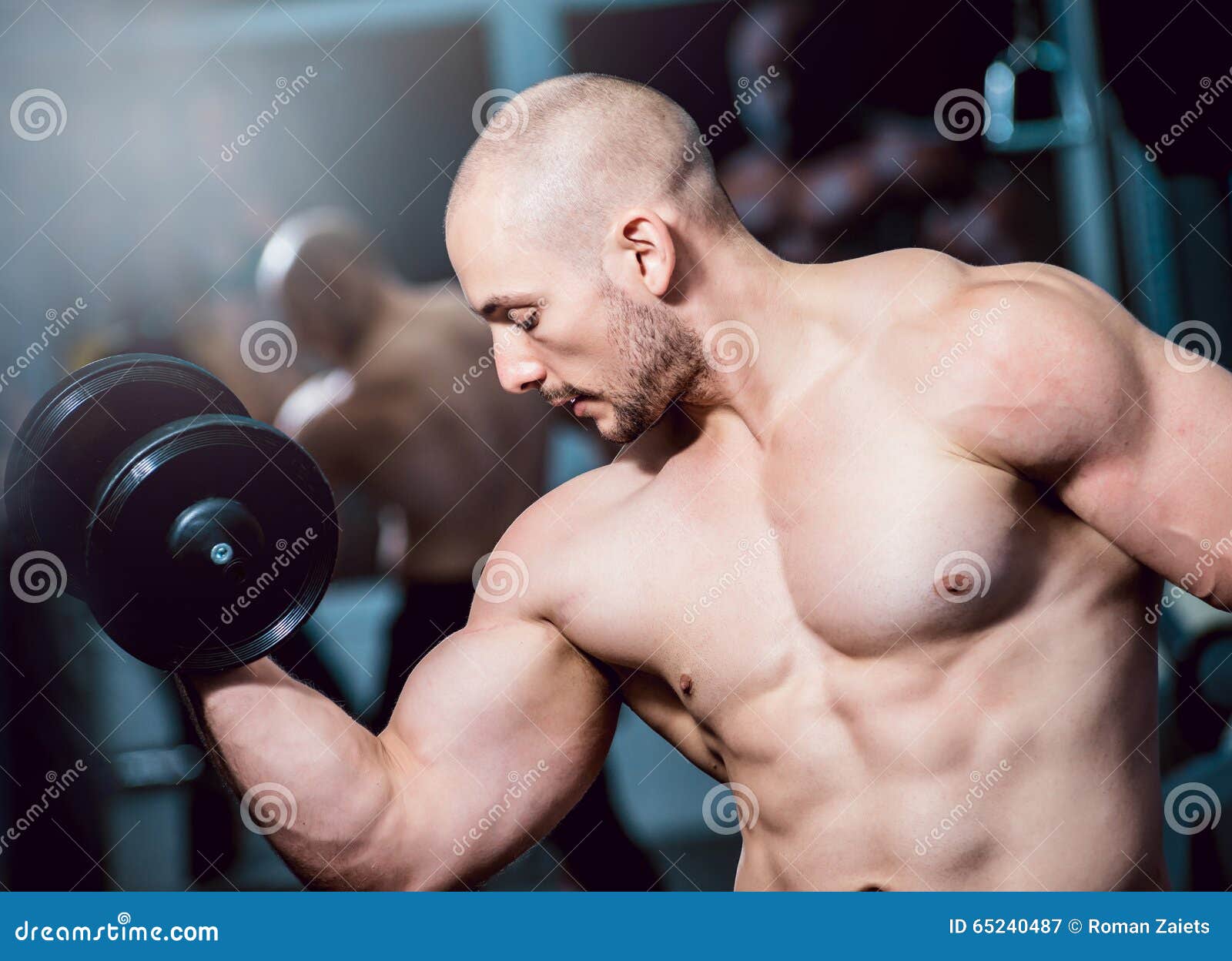 Der starke Mann stockbild. Bild von metall, turnhalle - 65240487