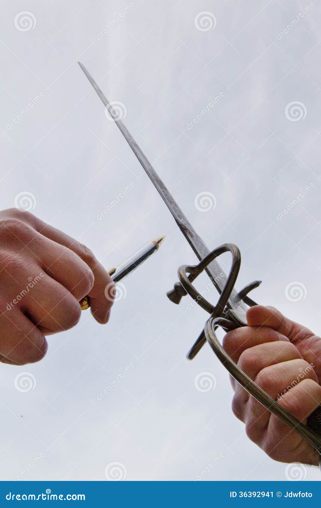 Der Stift Ist Mächtiger Als Die Klinge Stockbild - Bild von ...