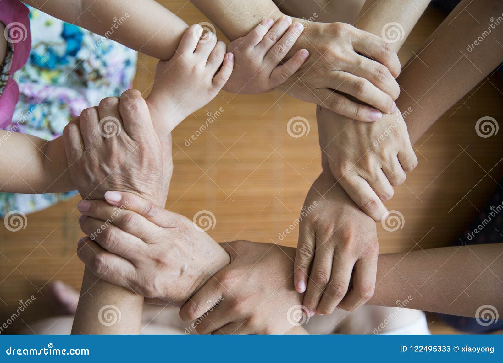 Der Teamwork Konzept Hand in Hand Stockbild - Bild von geschäft, hände ...