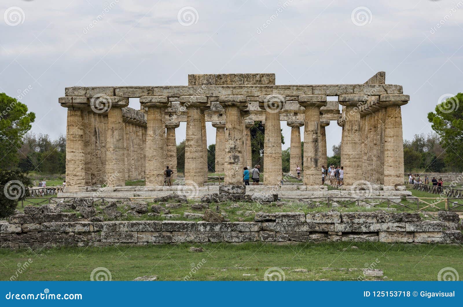 Der Tempel Von Hera, Ruinen Von Paestum Redaktionelles Stockfoto - Bild ...