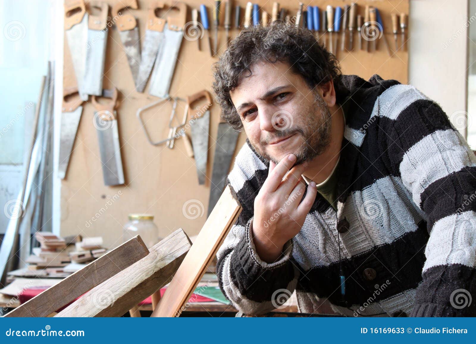 Der Tischler stockbild. Bild von aufbau, zimmerei, arbeiter - 16169633