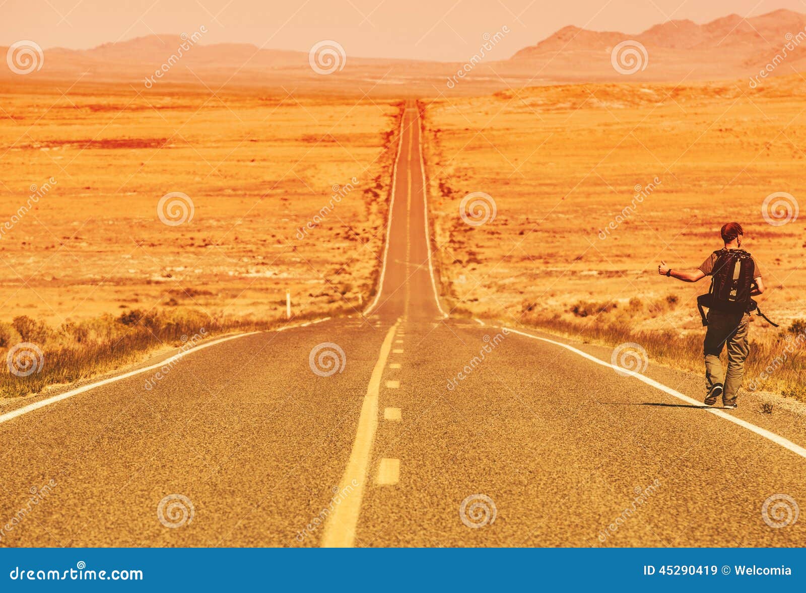 Der Tramper stockbild. Bild von wüste, tourist, hinterland - 45290419