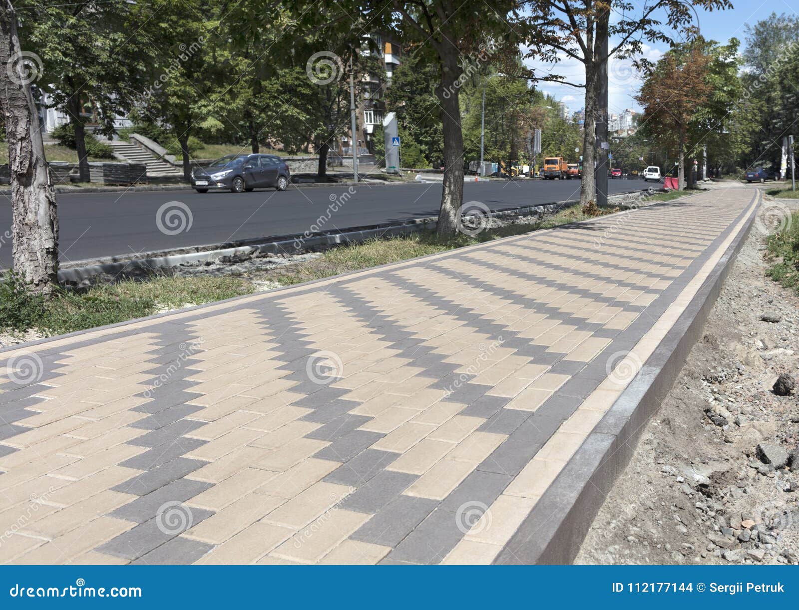 Der Wanderweg Der Stadt Wird Mit Einem Neuen Pflasterstein Gepflastert ...
