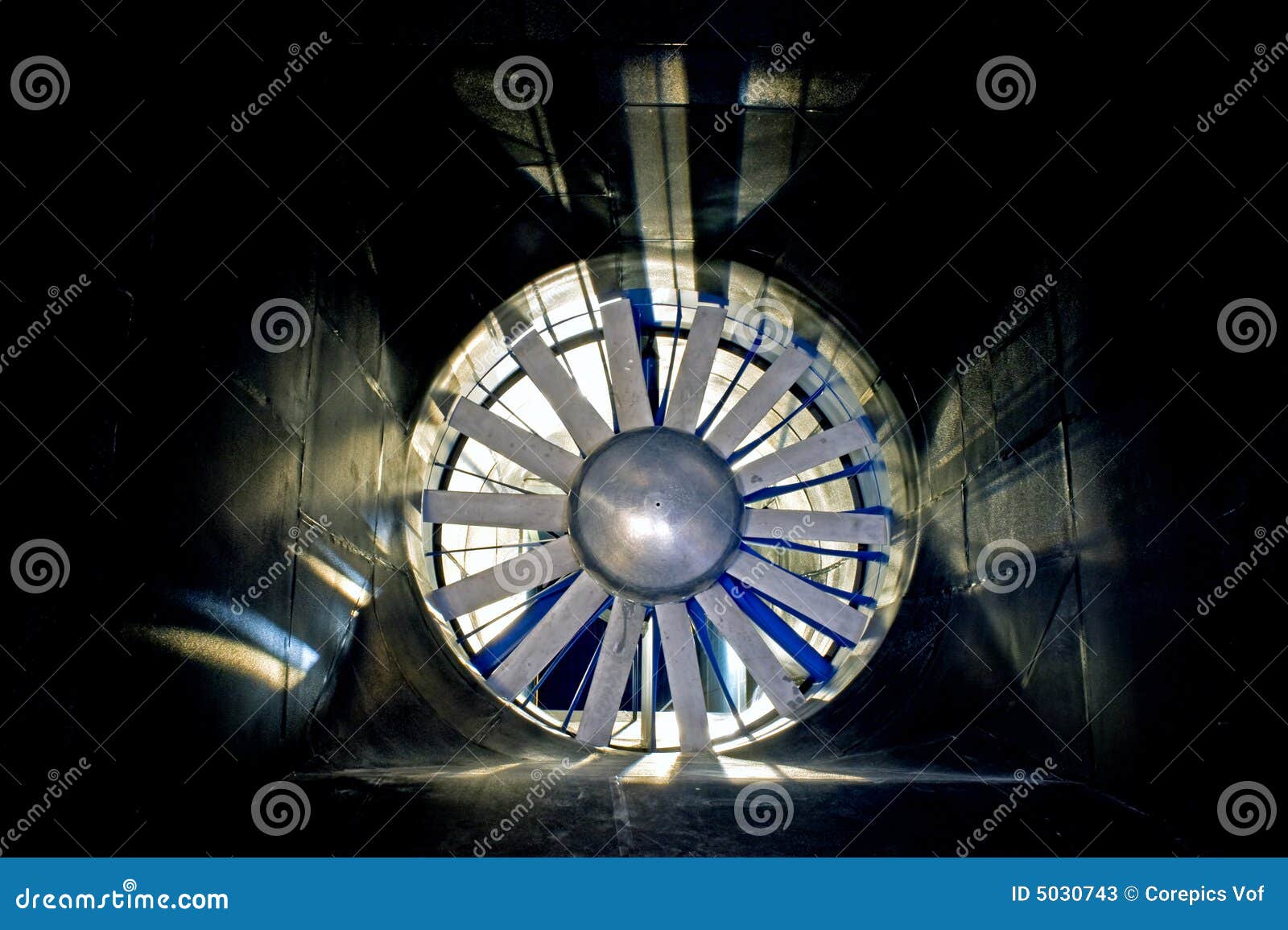 Der Windtunnel stockbild. Bild von aerodynamik, wissenschaft - 5030743