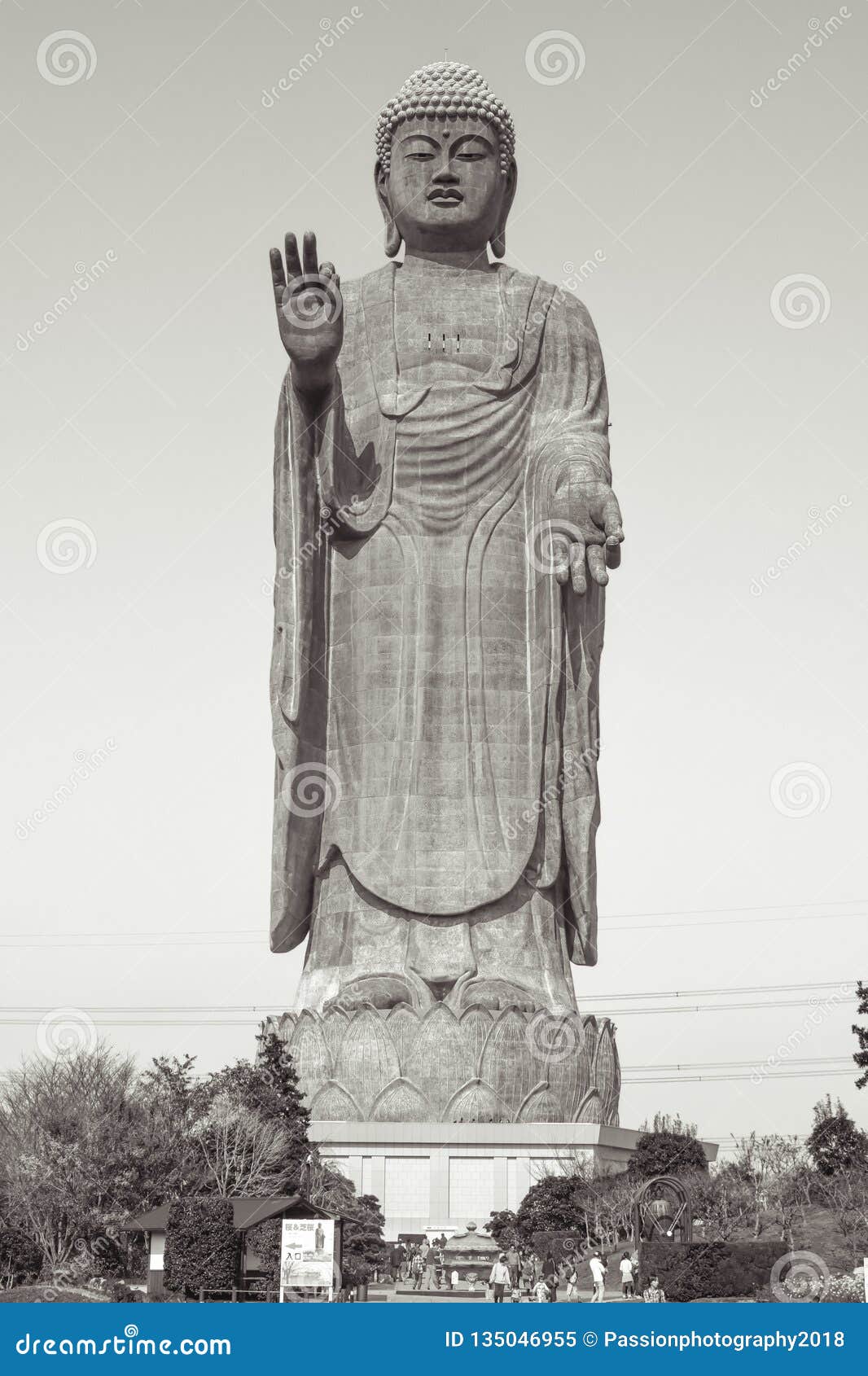 Derde - Het Grootste Standbeeld Van Boedha in De Wereld Ushiku Daibutsu ...