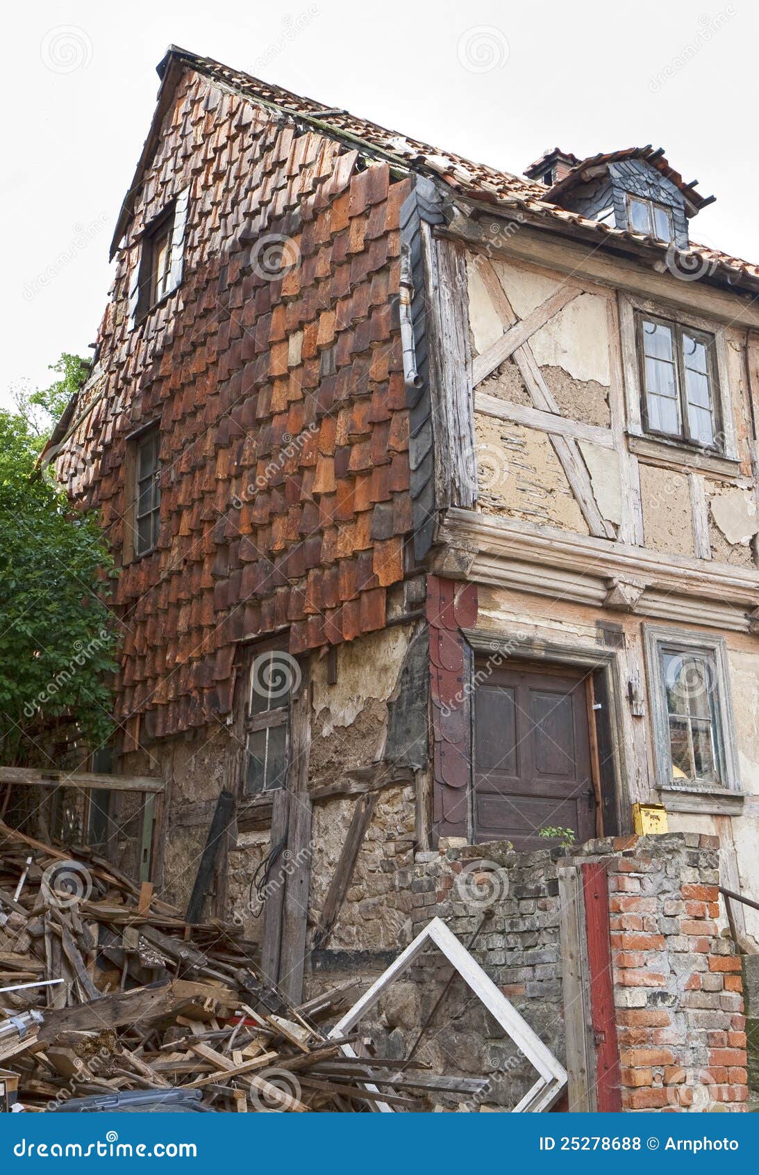 Derelict House stock photo. Image of door, house, tree - 25278688