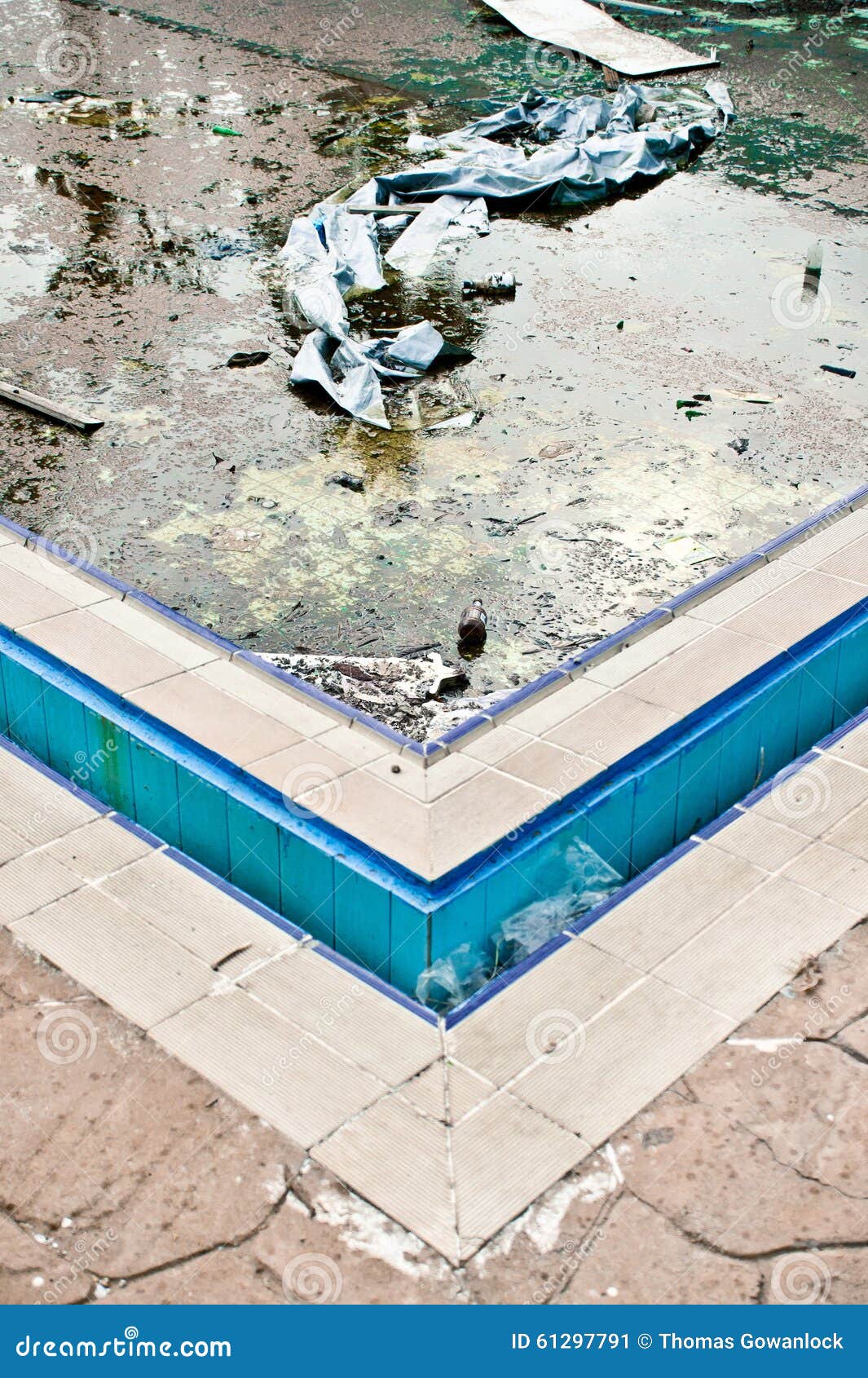 Derelict swimming pool stock image. Image of cleaning - 61297791
