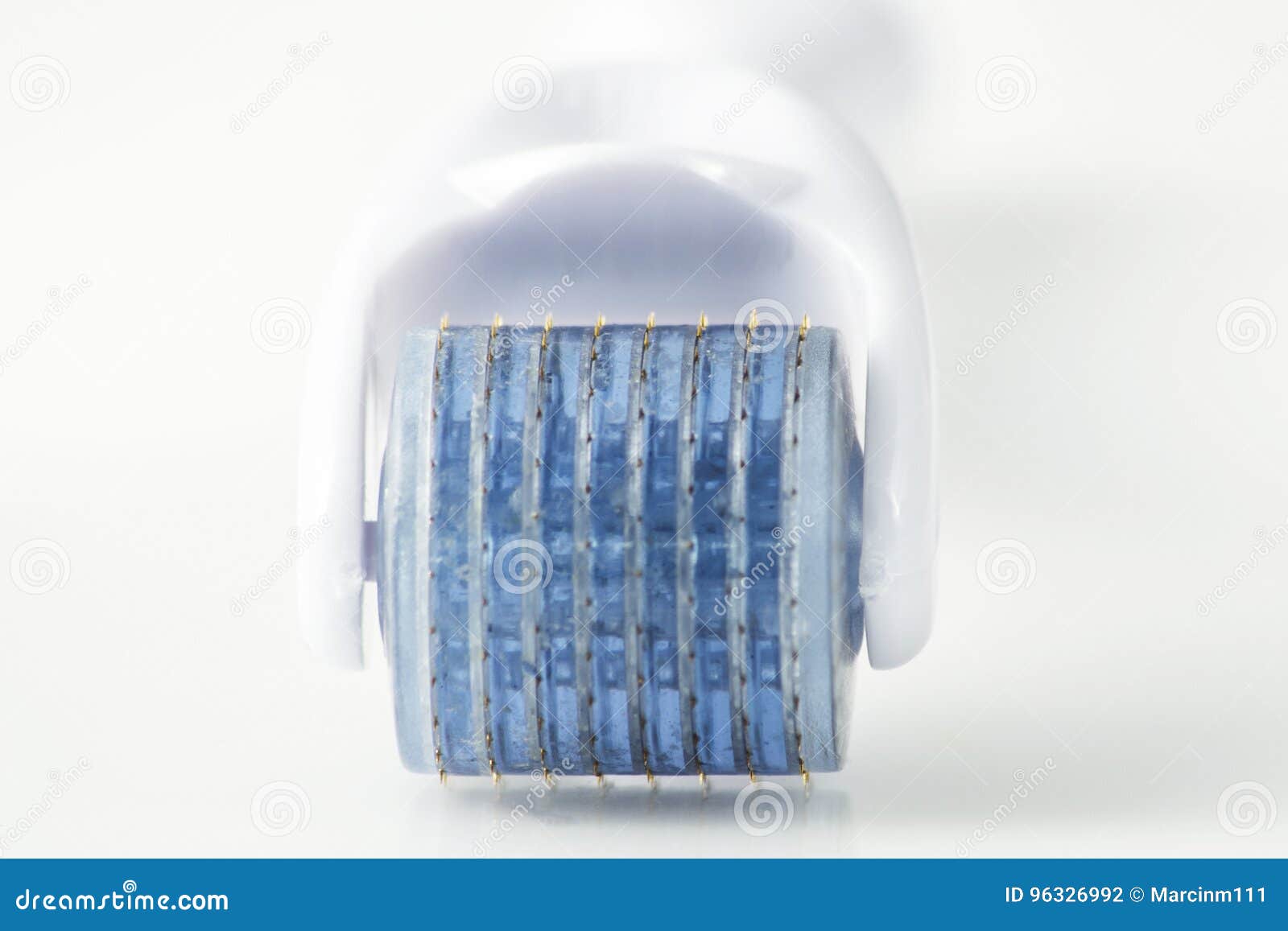 Dermarol Voor Het Medische Micro- Therpay Needling Stock Foto - Image ...