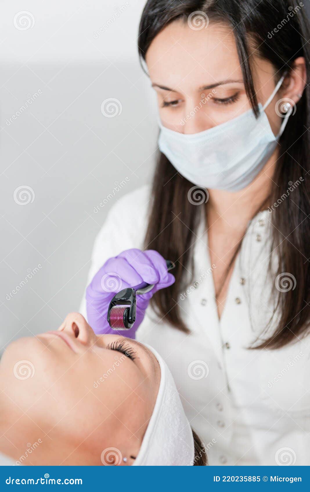 Dermatologist Using Dermal Roller Stock Image - Image of adult ...